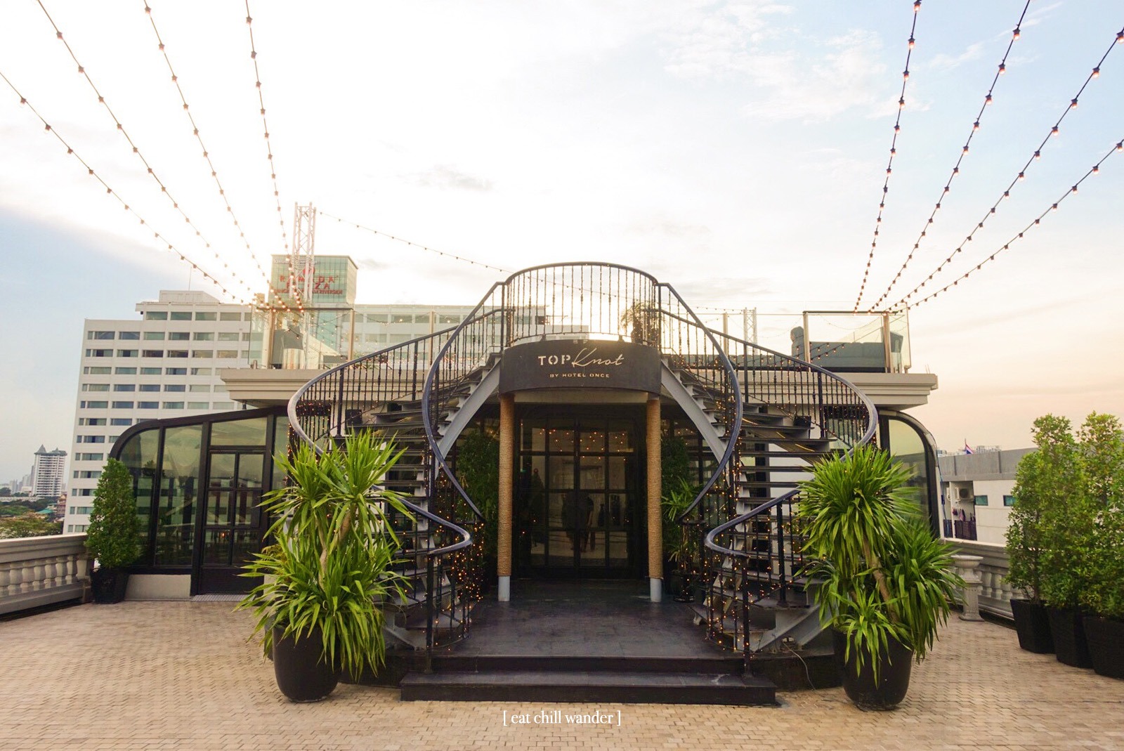 [รีวิว] TOP KNOT Rooftop Bar & Restaurant ร้านรูฟท็อปชิคๆใกล้แม่น้ำ ...