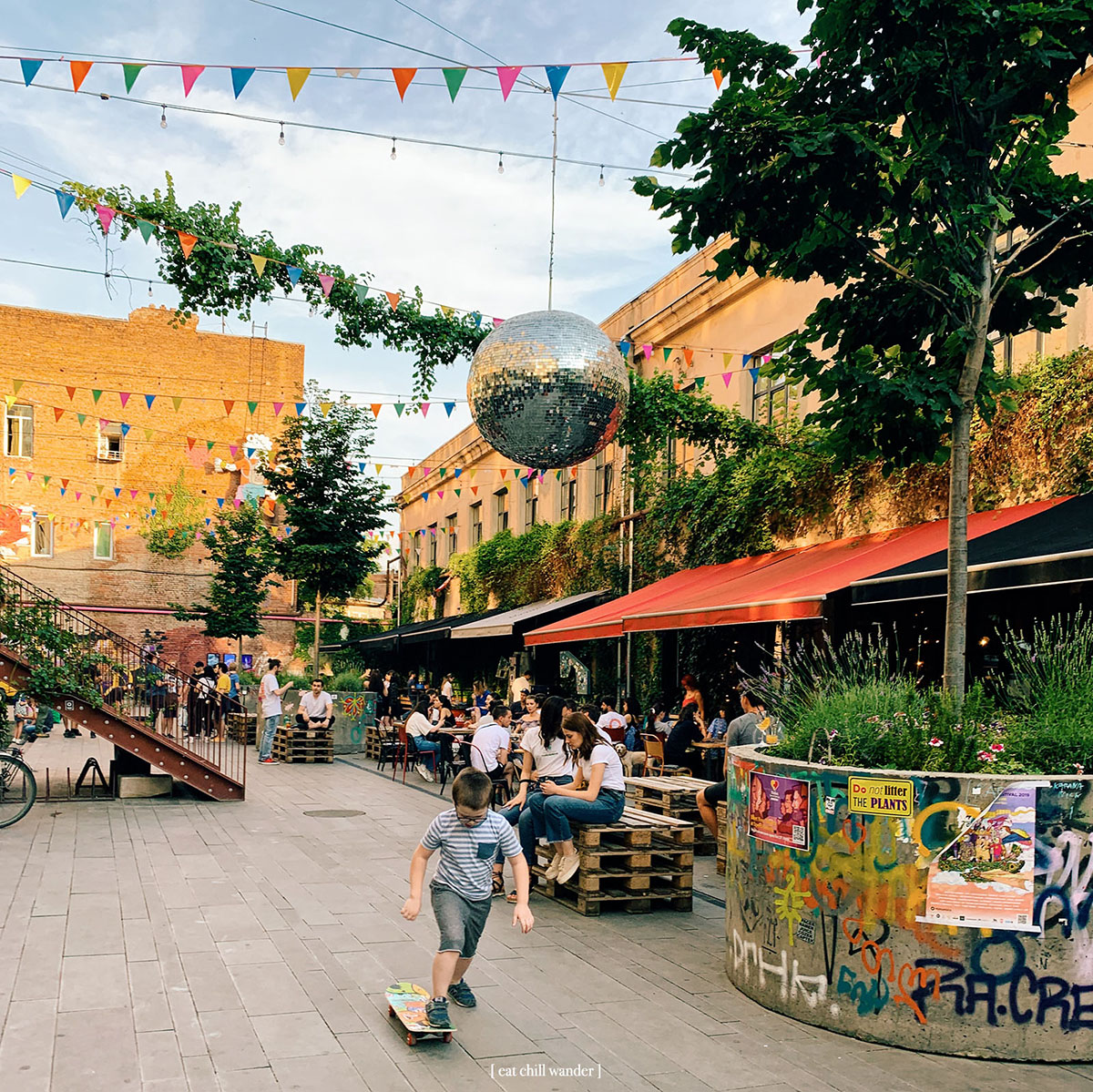 [รีวิว] Fabrika ย่านสุดฮิป ที่พลาดเด็ดขาดใน ทบิลิซี่ จอร์เจีย | Eat ...