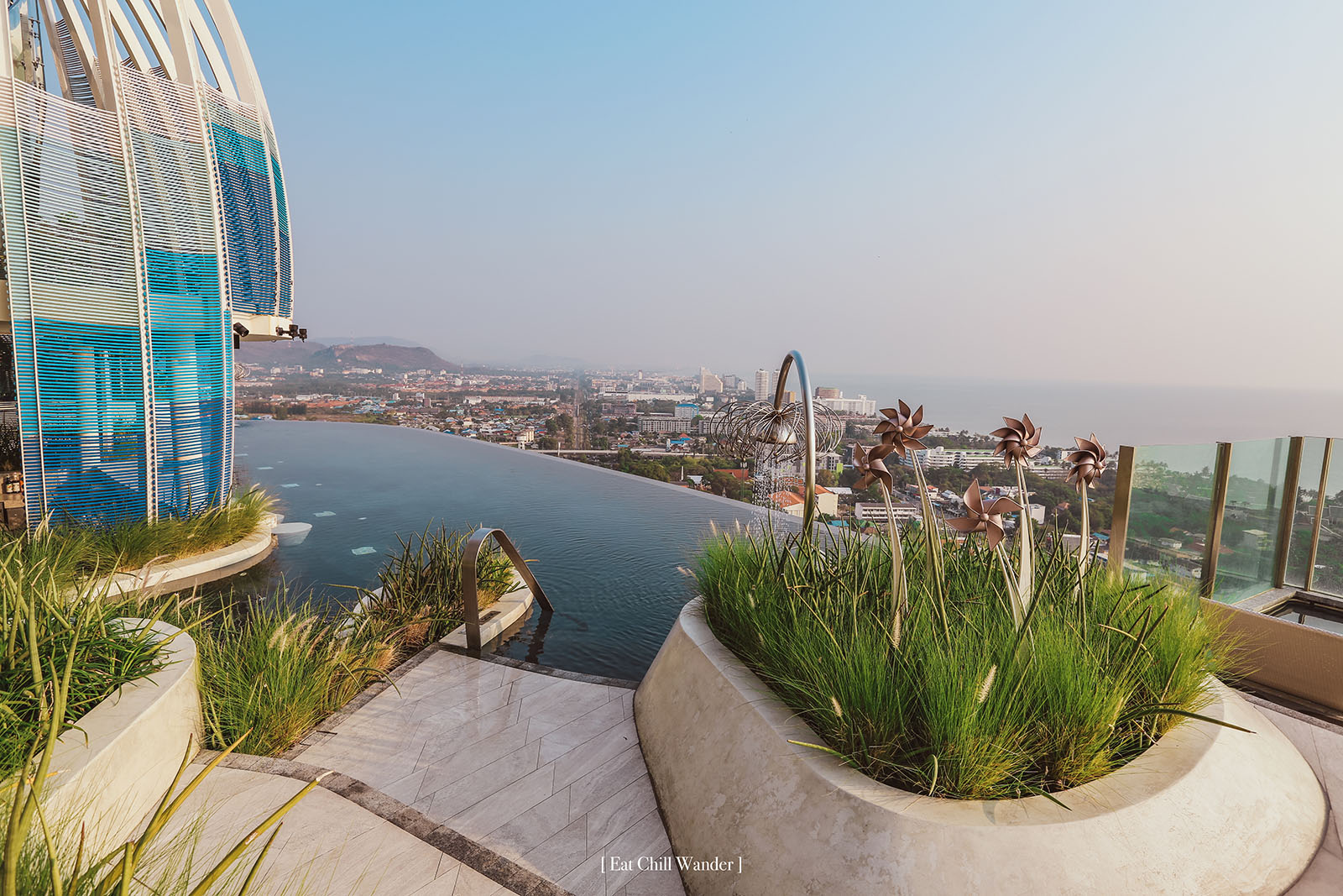 [รีวิว] Holiday Inn Vana Nava Hua Hin โรงแรมแสนสะดวก ที่เข้าสวนน้ำได้ ...
